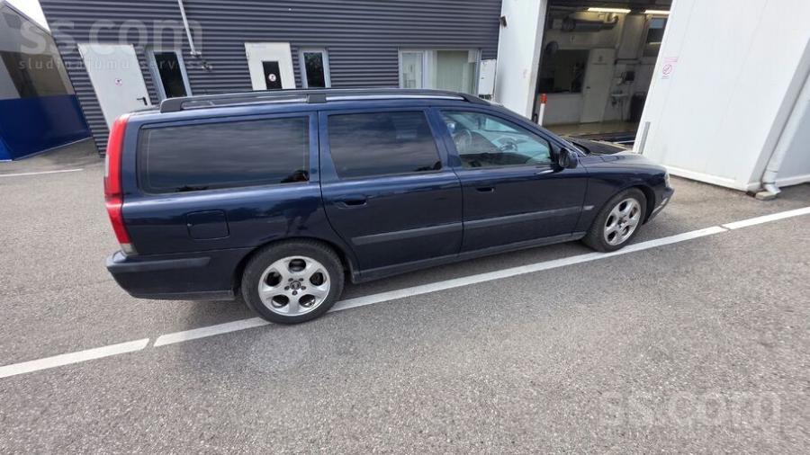 Blue Volvo V70 2001 in Riga, with an engine capacity of 2.40 L and mileage of 473 thousand km for 2000 €, photo 3 on AUTOMOTO.COM.LV