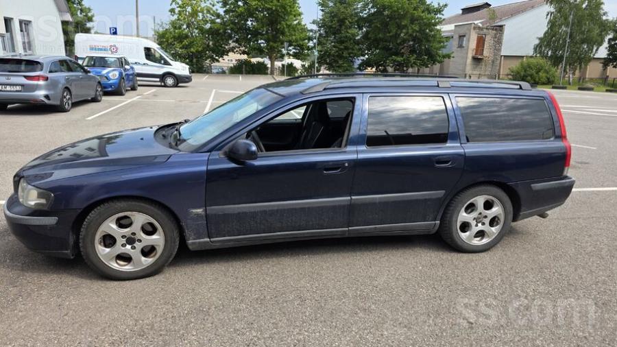 Blue Volvo V70 2001 in Riga, with an engine capacity of 2.40 L and mileage of 473 thousand km for 2000 €, photo 4 on AUTOMOTO.COM.LV