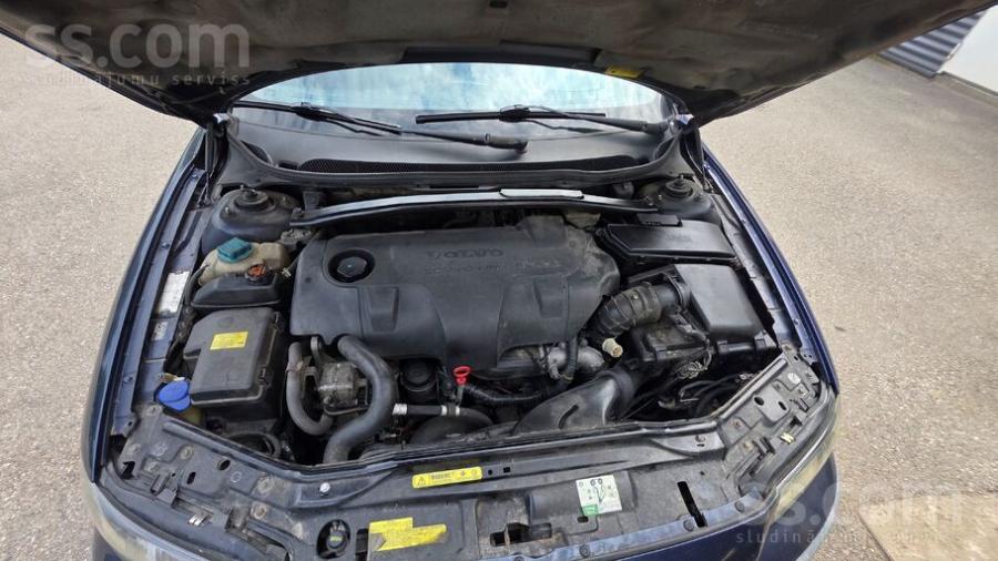 Blue Volvo V70 2001 in Riga, with an engine capacity of 2.40 L and mileage of 473 thousand km for 2000 €, photo 10 on AUTOMOTO.COM.LV