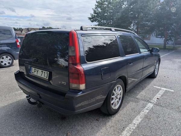 Blue Volvo V70 2001 in Klaipeda, with an engine capacity of 2.46 L and mileage of 530 thousand km for 950 €, photo 3 on AUTOMOTO.COM.LV