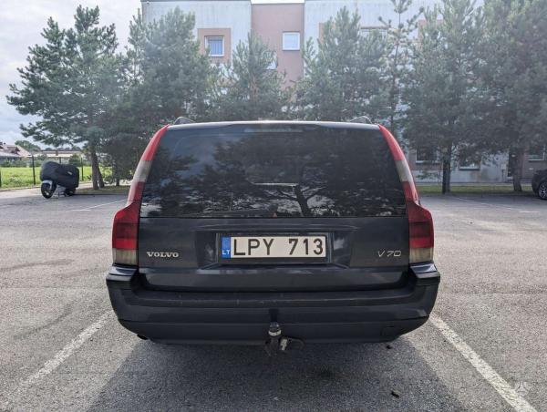 Blue Volvo V70 2001 in Klaipeda, with an engine capacity of 2.46 L and mileage of 530 thousand km for 950 €, photo 4 on AUTOMOTO.COM.LV