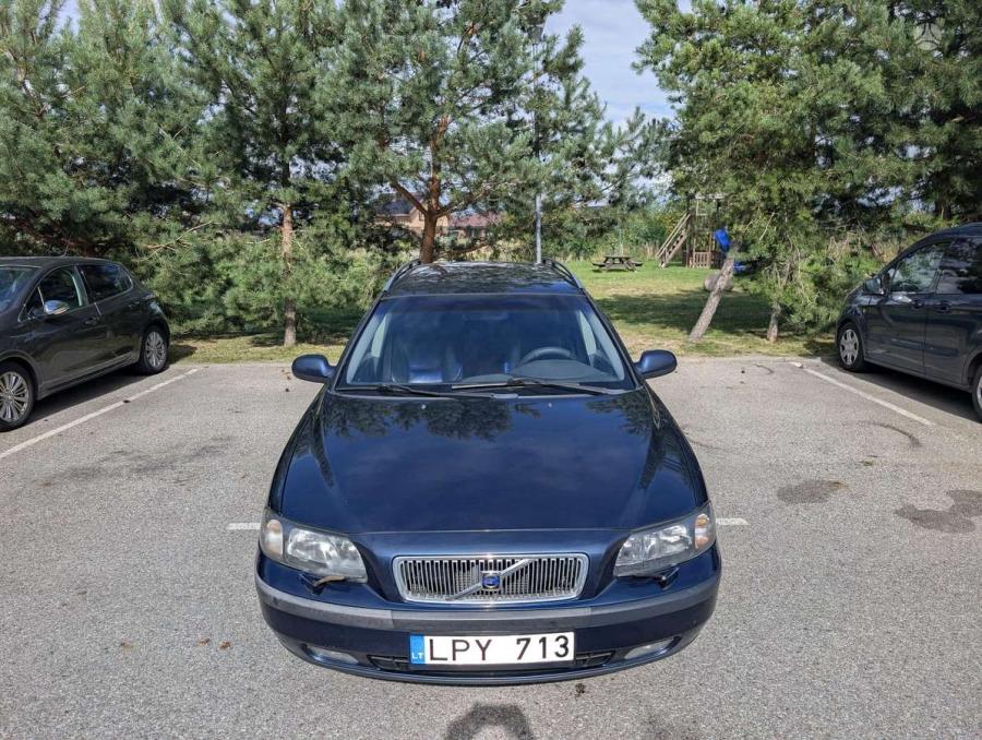 Blue Volvo V70 2001 in Klaipeda, with an engine capacity of 2.46 L and mileage of 530 thousand km for 950 €, photo 7 on AUTOMOTO.COM.LV