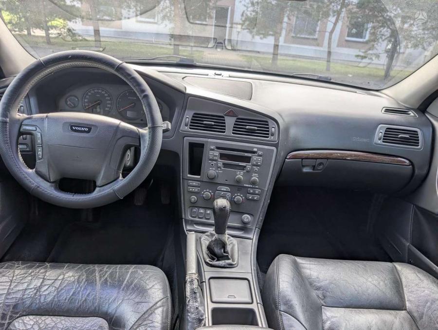 Blue Volvo V70 2001 in Klaipeda, with an engine capacity of 2.46 L and mileage of 530 thousand km for 950 €, photo 9 on AUTOMOTO.COM.LV