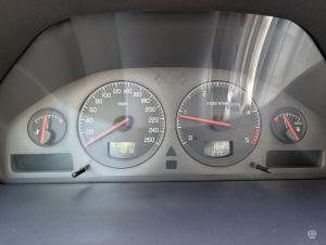 Blue Volvo V70 2001 in Klaipeda, with an engine capacity of 2.46 L and mileage of 530 thousand km for 950 €, photo 10 on AUTOMOTO.COM.LV