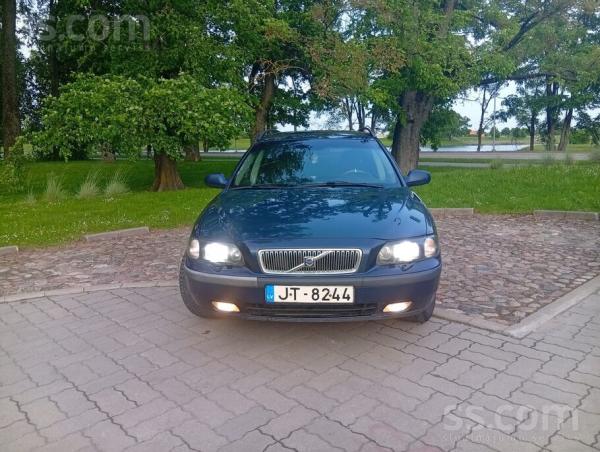 Blue Volvo V70 2002 in Jelgava, with an engine capacity of 2.40 L and mileage of 486 thousand km for 1550 €, photo 2 on AUTOMOTO.COM.LV