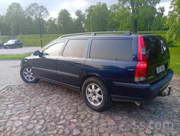 Blue Volvo V70 2002 in Jelgava, with an engine capacity of 2.40 L and mileage of 486 thousand km for 1550 €, photo 5 on AUTOMOTO.COM.LV