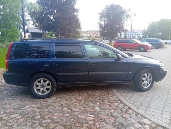 Blue Volvo V70 2002 in Jelgava, with an engine capacity of 2.40 L and mileage of 486 thousand km for 1550 €, photo 6 on AUTOMOTO.COM.LV