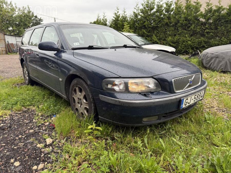 Zils Volvo V70 2002 Rīga, ar dzinēja tilpumu 2.40 L un nobraukumu 431 tūkst. km par 500 €, foto 2 vietnē AUTOMOTO.COM.LV
