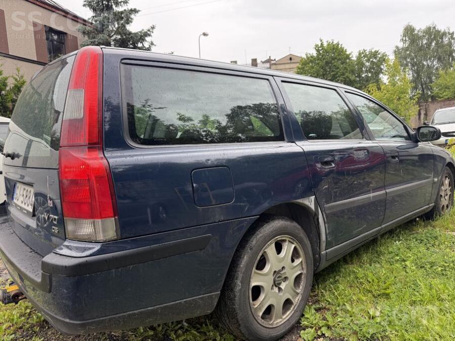 Zils Volvo V70 2002 Rīga, ar dzinēja tilpumu 2.40 L un nobraukumu 431 tūkst. km par 500 €, foto 3 vietnē AUTOMOTO.COM.LV