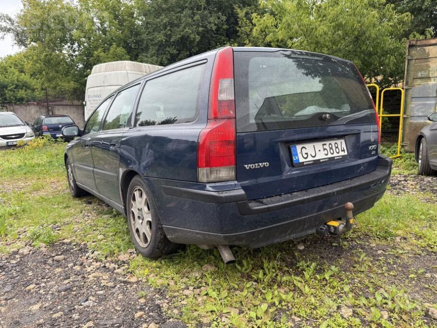 Zils Volvo V70 2002 Rīga, ar dzinēja tilpumu 2.40 L un nobraukumu 431 tūkst. km par 500 €, foto 4 vietnē AUTOMOTO.COM.LV