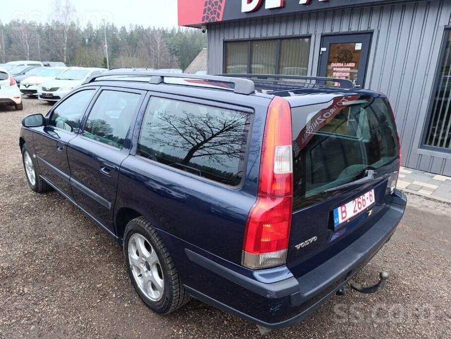 Blue Volvo V70 2002 in Valmiera, with an engine capacity of 2.50 L and mileage of 451 thousand km for 1950 €, photo 4 on AUTOMOTO.COM.LV