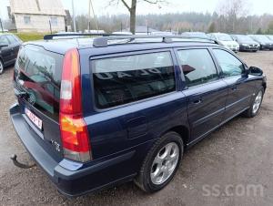 Blue Volvo V70 2002 in Valmiera, with an engine capacity of 2.50 L and mileage of 451 thousand km for 1950 €, photo 5 on AUTOMOTO.COM.LV