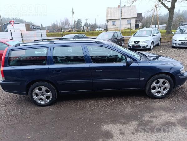 Blue Volvo V70 2002 in Valmiera, with an engine capacity of 2.50 L and mileage of 451 thousand km for 1950 €, photo 6 on AUTOMOTO.COM.LV