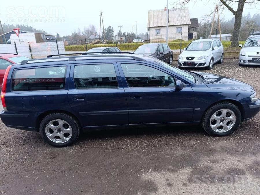 Blue Volvo V70 2002 in Valmiera, with an engine capacity of 2.50 L and mileage of 451 thousand km for 1950 €, photo 6 on AUTOMOTO.COM.LV