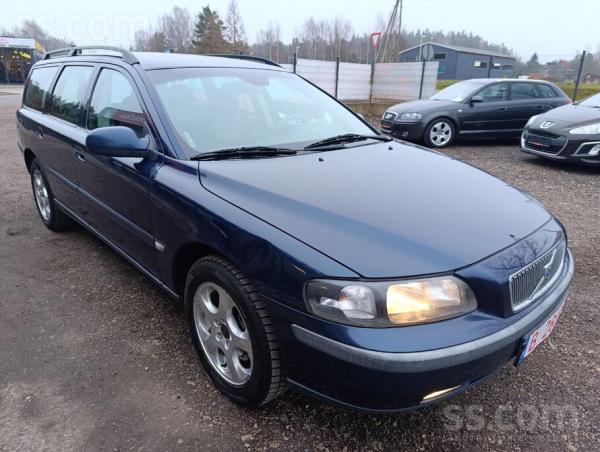 Blue Volvo V70 2002 in Valmiera, with an engine capacity of 2.50 L and mileage of 451 thousand km for 1950 €, photo 7 on AUTOMOTO.COM.LV