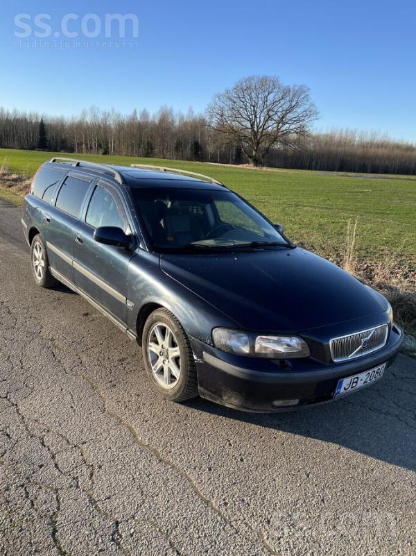 Blue Volvo V70 2002 in Saldus, with an engine capacity of 2.40 L and mileage of 0 thousand km for 1250 €, photo 1 on AUTOMOTO.COM.LV