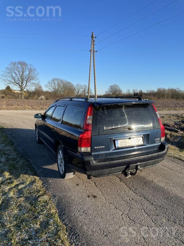 Blue Volvo V70 2002 in Saldus, with an engine capacity of 2.40 L and mileage of 0 thousand km for 1250 €, photo 3 on AUTOMOTO.COM.LV