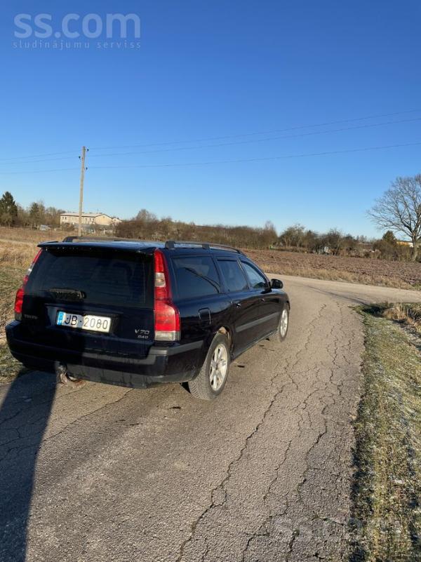 Blue Volvo V70 2002 in Saldus, with an engine capacity of 2.40 L and mileage of 0 thousand km for 1250 €, photo 4 on AUTOMOTO.COM.LV