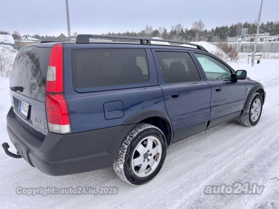 Blue Volvo V70 2002 in Tallinn, with an engine capacity of 2.40 L and mileage of 339 thousand km for 1990 €, photo 3 on AUTOMOTO.COM.LV