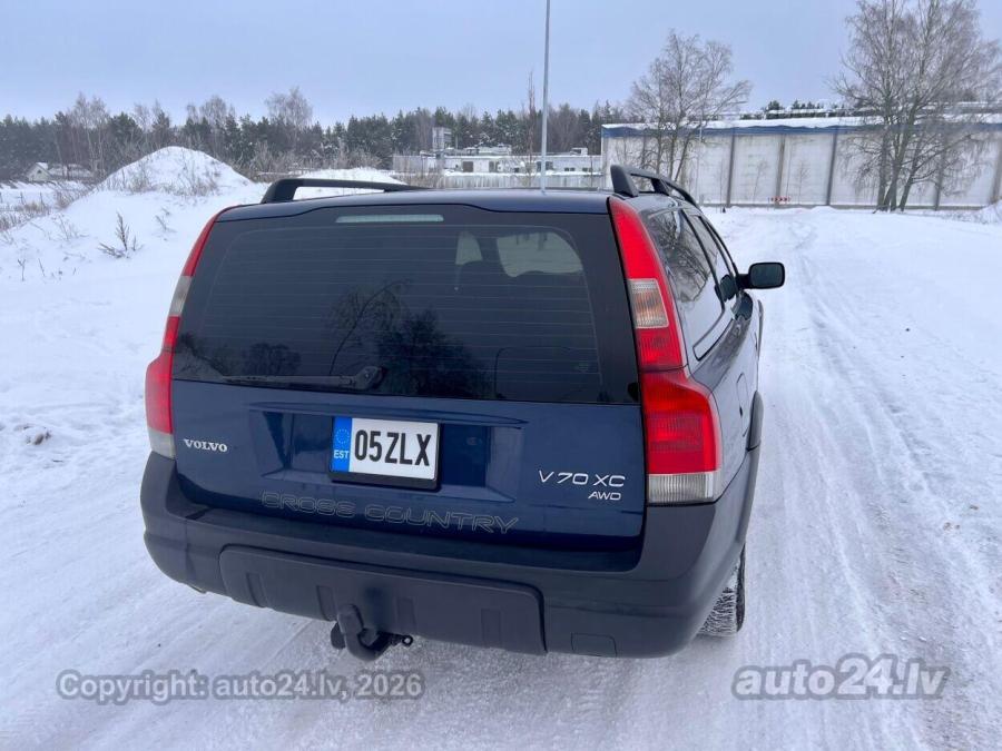 Blue Volvo V70 2002 in Tallinn, with an engine capacity of 2.40 L and mileage of 339 thousand km for 1990 €, photo 5 on AUTOMOTO.COM.LV