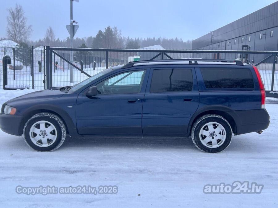 Blue Volvo V70 2002 in Tallinn, with an engine capacity of 2.40 L and mileage of 339 thousand km for 1990 €, photo 7 on AUTOMOTO.COM.LV