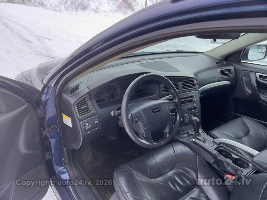 Blue Volvo V70 2002 in Tallinn, with an engine capacity of 2.40 L and mileage of 339 thousand km for 1990 €, photo 12 on AUTOMOTO.COM.LV