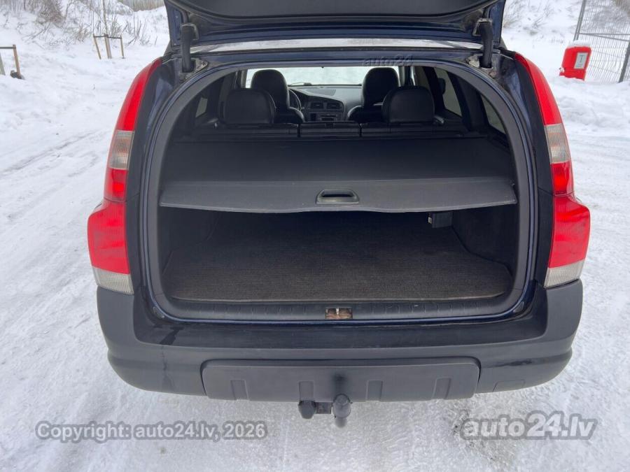 Blue Volvo V70 2002 in Tallinn, with an engine capacity of 2.40 L and mileage of 339 thousand km for 1990 €, photo 22 on AUTOMOTO.COM.LV