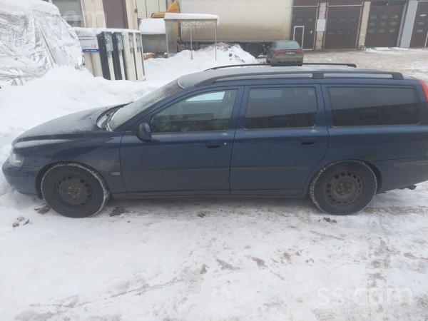 Zils Volvo V70 2002 Ogre, ar dzinēja tilpumu 2.40 L un nobraukumu 463 tūkst. km par 500 €, foto 2 vietnē AUTOMOTO.COM.LV