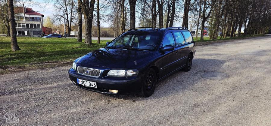 Blue Volvo V70 2002 in Ukmerge, with an engine capacity of 2.40 L and mileage of 423 thousand km for 700 €, photo 1 on AUTOMOTO.COM.LV