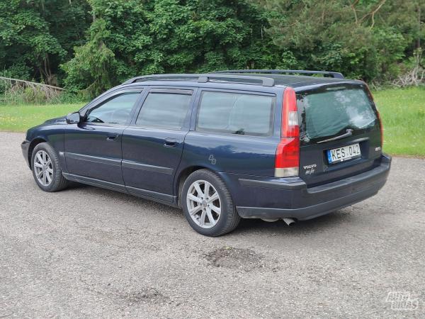 Zils Volvo V70 2002 Viļņa, ar dzinēja tilpumu 2.40 L un nobraukumu 406 tūkst. km par 1350 €, foto 2 vietnē AUTOMOTO.COM.LV