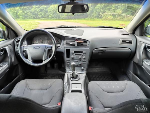 Zils Volvo V70 2002 Viļņa, ar dzinēja tilpumu 2.40 L un nobraukumu 406 tūkst. km par 1350 €, foto 6 vietnē AUTOMOTO.COM.LV