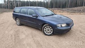 Zils Volvo V70 2002 Daugavpils, ar dzinēja tilpumu 2.40 L un nobraukumu 545 tūkst. km par 700 €, foto 1 vietnē AUTOMOTO.COM.LV