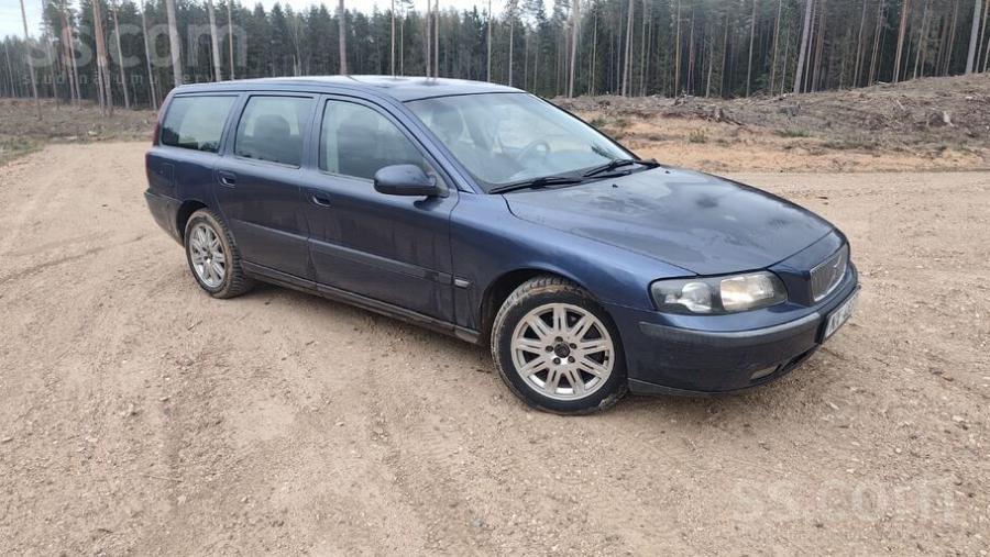Zils Volvo V70 2002 Daugavpils, ar dzinēja tilpumu 2.40 L un nobraukumu 545 tūkst. km par 700 €, foto 1 vietnē AUTOMOTO.COM.LV