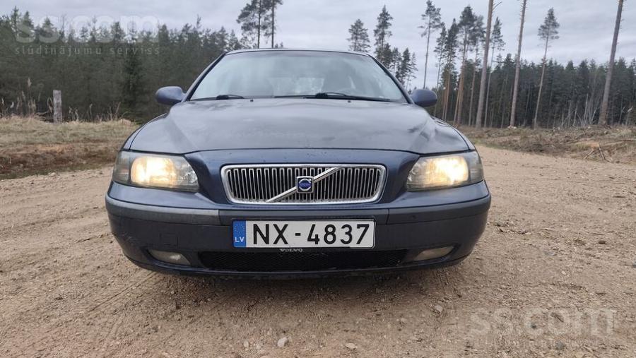 Zils Volvo V70 2002 Daugavpils, ar dzinēja tilpumu 2.40 L un nobraukumu 545 tūkst. km par 700 €, foto 4 vietnē AUTOMOTO.COM.LV