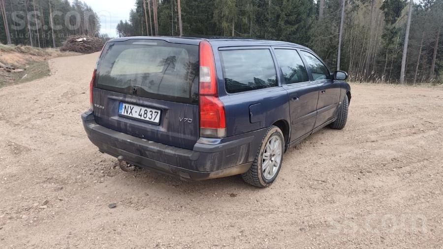 Zils Volvo V70 2002 Daugavpils, ar dzinēja tilpumu 2.40 L un nobraukumu 545 tūkst. km par 700 €, foto 5 vietnē AUTOMOTO.COM.LV