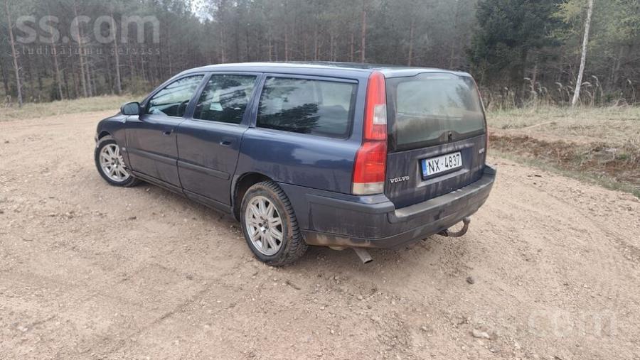 Zils Volvo V70 2002 Daugavpils, ar dzinēja tilpumu 2.40 L un nobraukumu 545 tūkst. km par 700 €, foto 6 vietnē AUTOMOTO.COM.LV