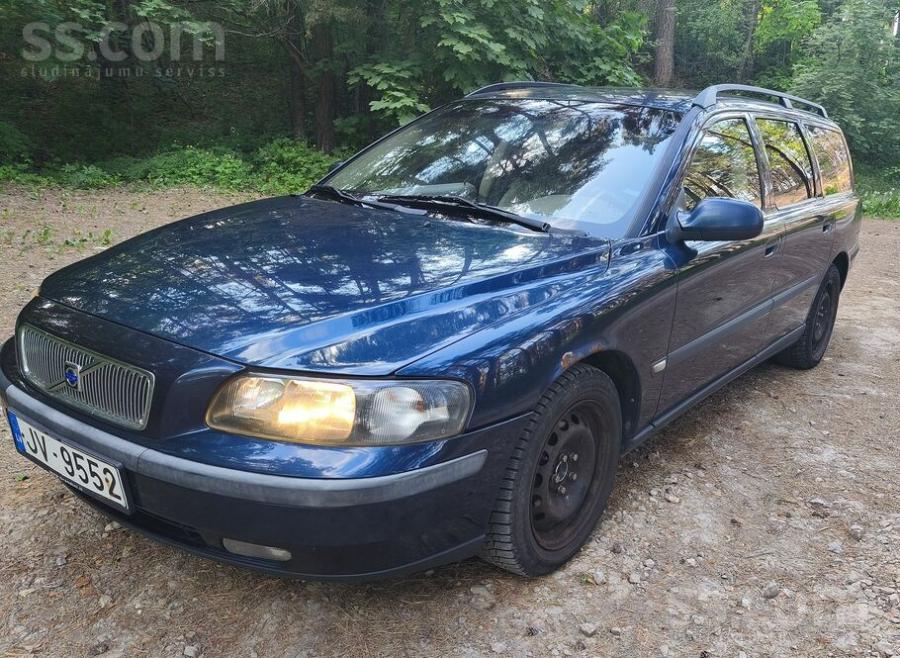 Zils Volvo V70 2002 Rīga, ar dzinēja tilpumu 2.40 L un nobraukumu 414 tūkst. km par 1200 €, foto 1 vietnē AUTOMOTO.COM.LV