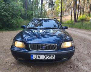 Zils Volvo V70 2002 Rīga, ar dzinēja tilpumu 2.40 L un nobraukumu 414 tūkst. km par 1200 €, foto 4 vietnē AUTOMOTO.COM.LV