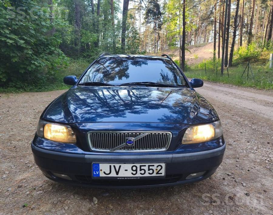 Zils Volvo V70 2002 Rīga, ar dzinēja tilpumu 2.40 L un nobraukumu 414 tūkst. km par 1200 €, foto 4 vietnē AUTOMOTO.COM.LV