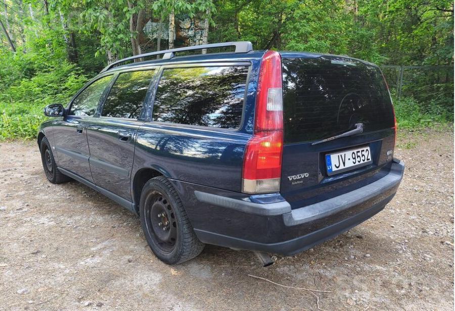 Zils Volvo V70 2002 Rīga, ar dzinēja tilpumu 2.40 L un nobraukumu 414 tūkst. km par 1200 €, foto 6 vietnē AUTOMOTO.COM.LV