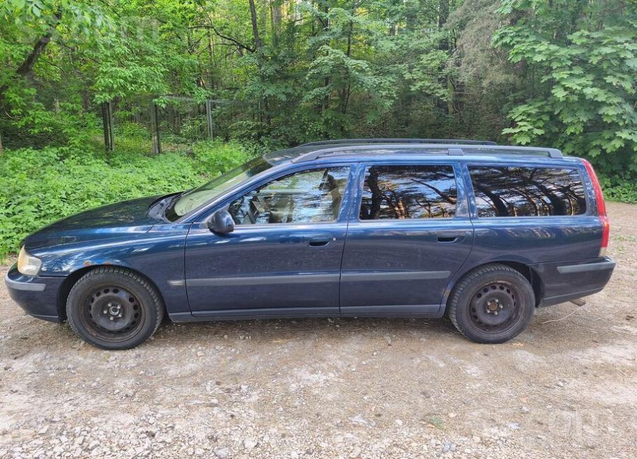 Zils Volvo V70 2002 Rīga, ar dzinēja tilpumu 2.40 L un nobraukumu 414 tūkst. km par 1200 €, foto 7 vietnē AUTOMOTO.COM.LV