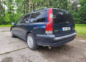 Blue Volvo V70 2002 in Riga, with an engine capacity of 2.40 L and mileage of 415 thousand km for 1450 €, photo  on AUTOMOTO.COM.LV
