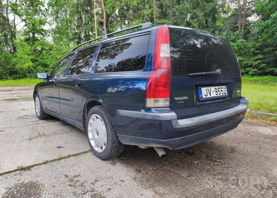 Zils Volvo V70 2002 Rīga, ar dzinēja tilpumu 2.40 L un nobraukumu 415 tūkst. km par 1450 €, foto 1 vietnē AUTOMOTO.COM.LV