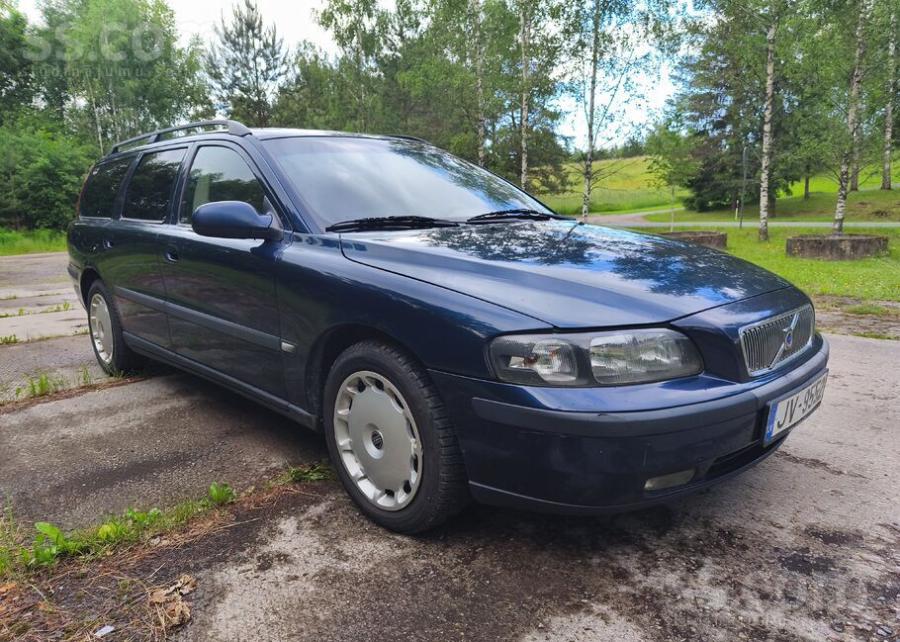 Zils Volvo V70 2002 Rīga, ar dzinēja tilpumu 2.40 L un nobraukumu 415 tūkst. km par 1450 €, foto 3 vietnē AUTOMOTO.COM.LV
