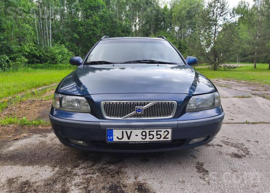 Zils Volvo V70 2002 Rīga, ar dzinēja tilpumu 2.40 L un nobraukumu 415 tūkst. km par 1450 €, foto 4 vietnē AUTOMOTO.COM.LV