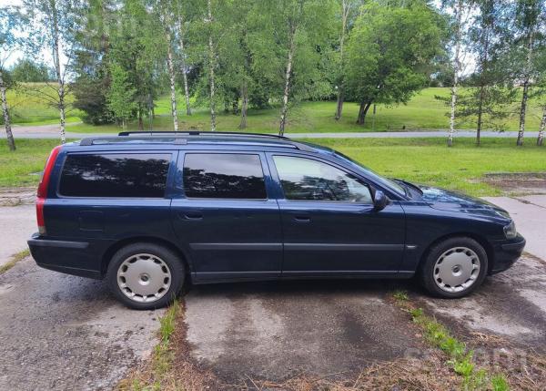 Zils Volvo V70 2002 Rīga, ar dzinēja tilpumu 2.40 L un nobraukumu 415 tūkst. km par 1450 €, foto 4 vietnē AUTOMOTO.COM.LV