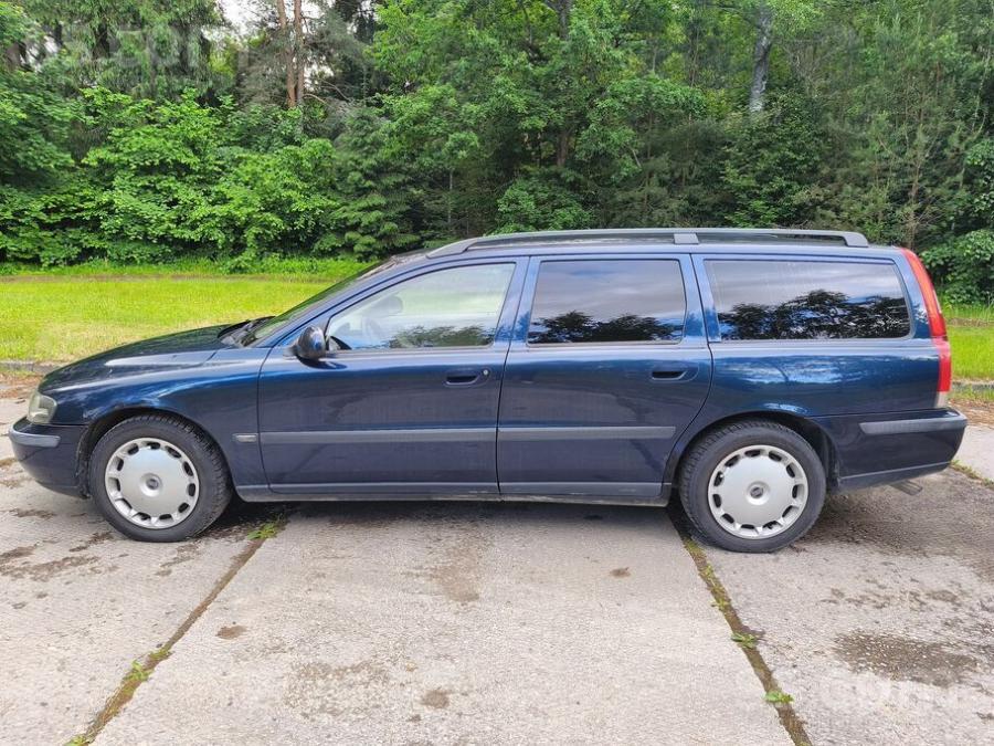 Zils Volvo V70 2002 Rīga, ar dzinēja tilpumu 2.40 L un nobraukumu 415 tūkst. km par 1450 €, foto 6 vietnē AUTOMOTO.COM.LV