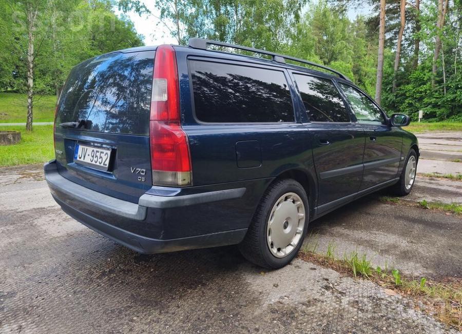 Zils Volvo V70 2002 Rīga, ar dzinēja tilpumu 2.40 L un nobraukumu 415 tūkst. km par 1450 €, foto 8 vietnē AUTOMOTO.COM.LV