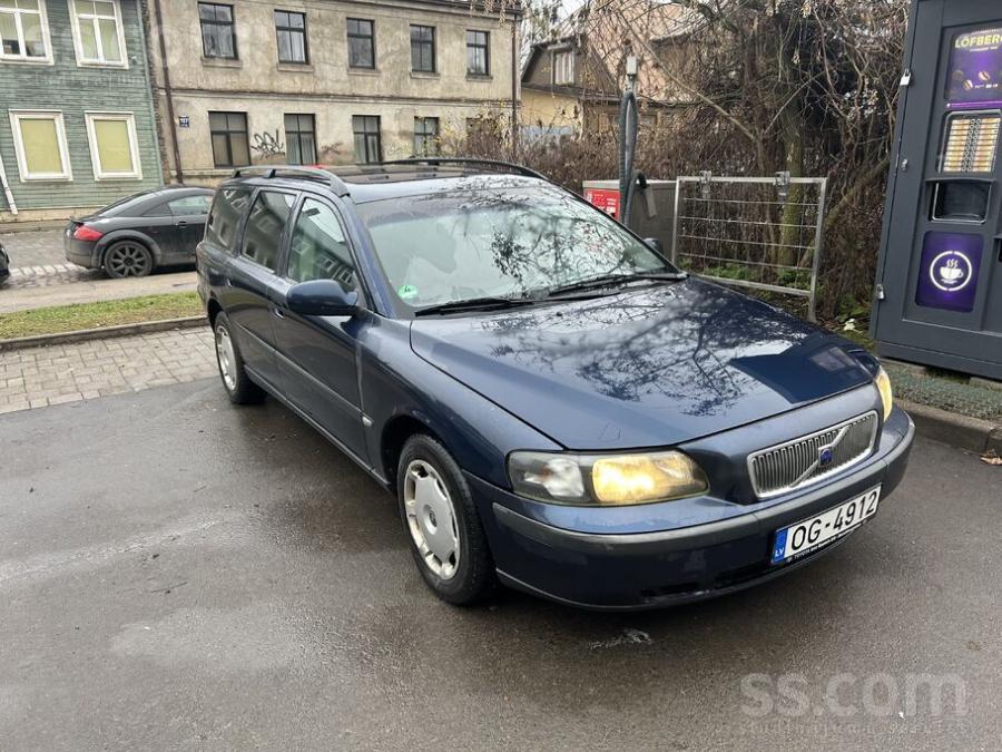 Zils Volvo V70 2002 Ogre, ar dzinēja tilpumu 2.40 L un nobraukumu 229 tūkst. km par 650 €, foto 1 vietnē AUTOMOTO.COM.LV