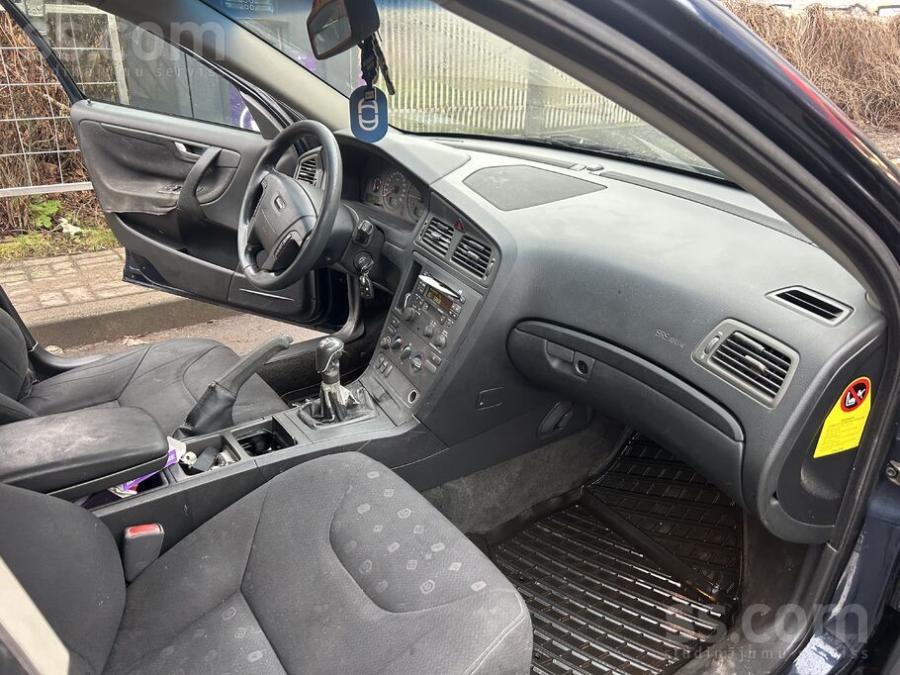 Zils Volvo V70 2002 Ogre, ar dzinēja tilpumu 2.40 L un nobraukumu 229 tūkst. km par 650 €, foto 6 vietnē AUTOMOTO.COM.LV